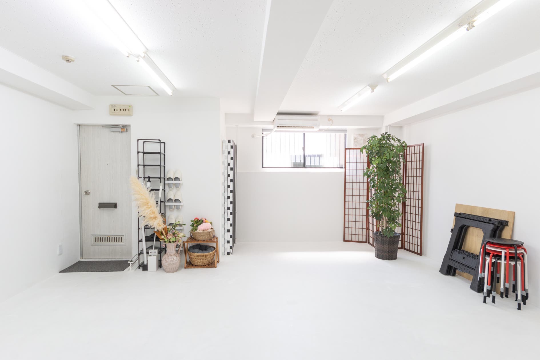 上野芝駅から徒歩3分の駅近！白ホリのフォトスタジオ。写真撮影/YouTube撮影にどうぞ！の写真4