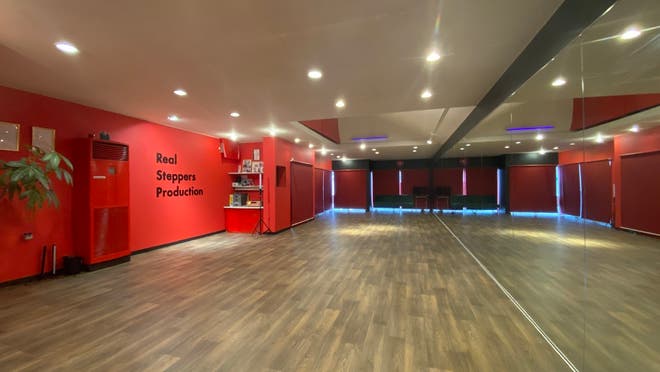 駅から8分ダンススタジオの写真1