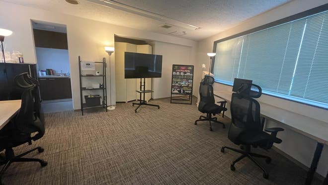 G席(4階コワーキング)1名分の利用(複数名でのご利用は人数分の予約をお願いします)の写真1