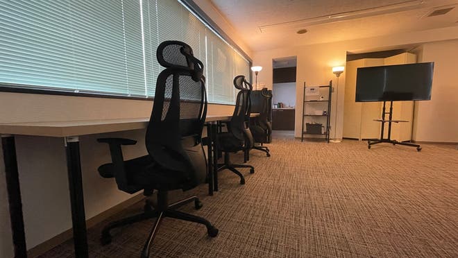 E席(4階コワーキング)1名分の利用(複数名でのご利用は人数分の予約をお願いします)の写真1