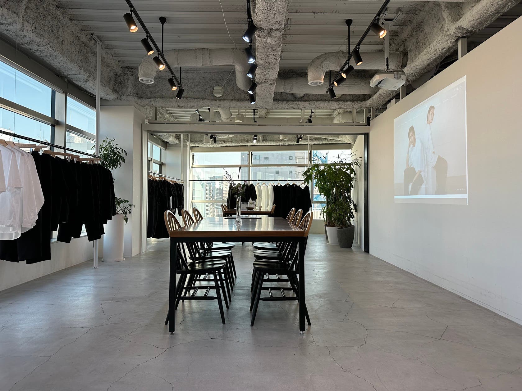 中目黒駅からほど近い、山手通り沿いに位置する好立地スペースの写真8