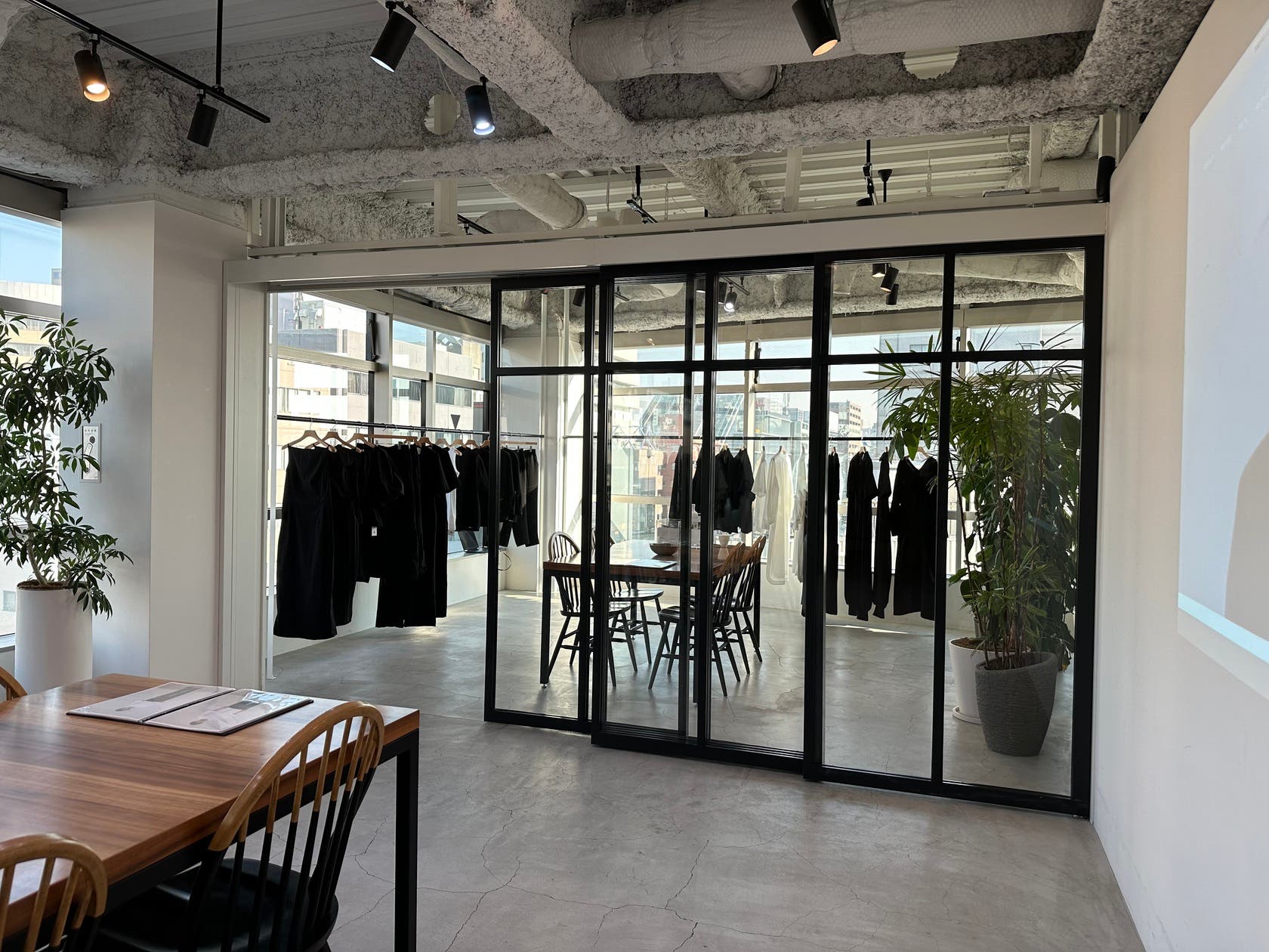 中目黒駅からほど近い、山手通り沿いに位置する好立地スペースの写真10