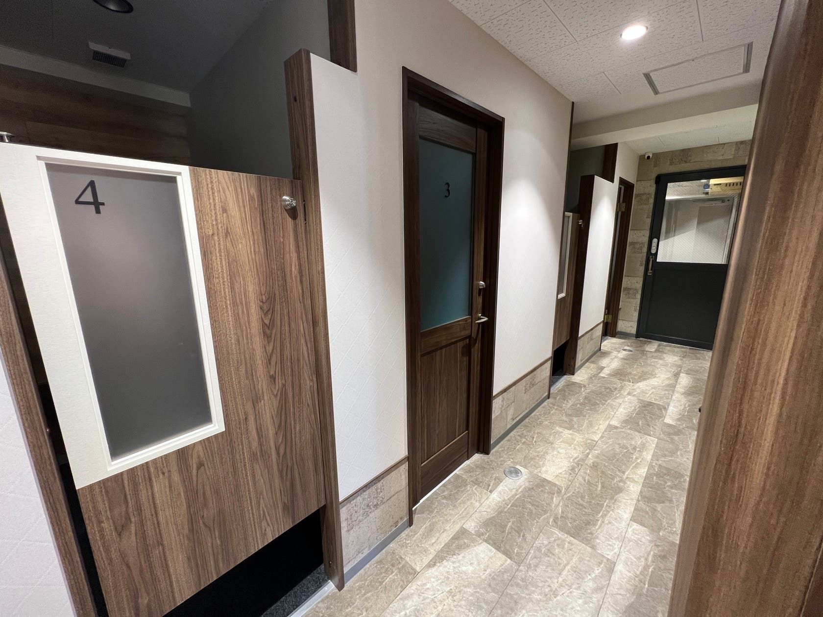 田町駅近！オンライン会議可能な完全個室！【Booth3（2名個室）】の写真4