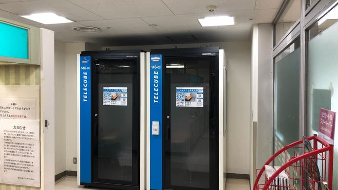 【テレキューブ】イトーヨーカドー南大沢店の個室型ワークブース(146-02)です。視線と音を遮る、プライベートな集中環境。の写真1
