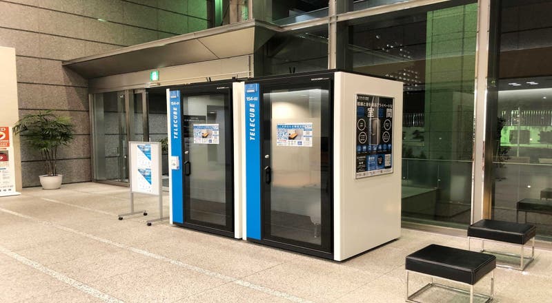 【テレキューブ】仙台パークビルの個室型ワークブース（154-01）です。視線と音を遮る、プライベートな集中環境。