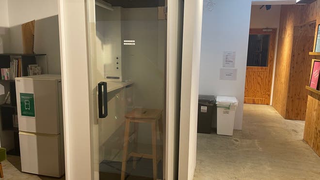 新御徒町駅から徒歩1分。オンライン会議や面接に使えるテレカンブースの写真3