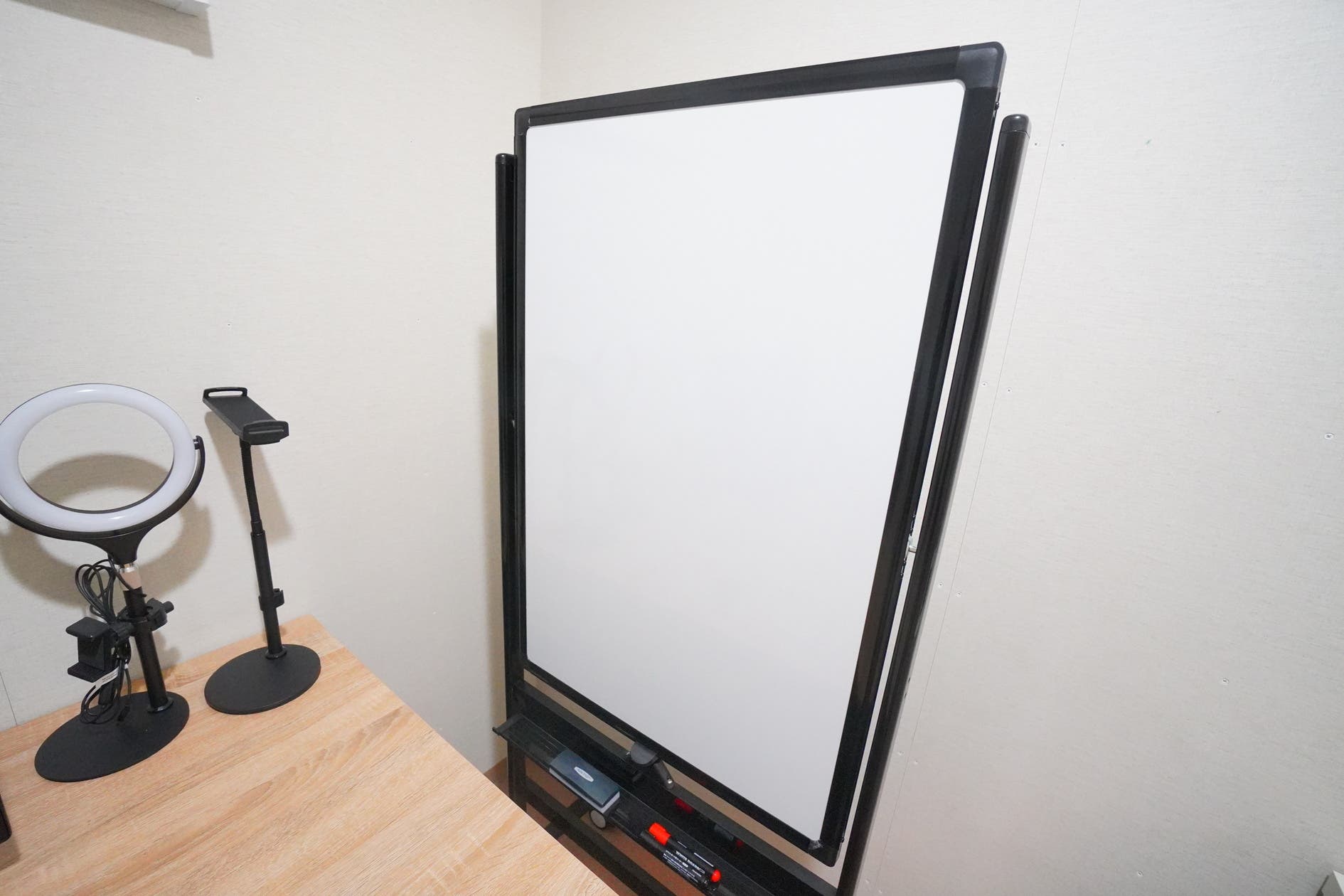 ＜ミニマルワークスペース池袋217＞備品追加❗️🖥駅近🚃Wi-Fi📶フリードリンク☕️リモートワーク/ZOOM/作業場所の写真5