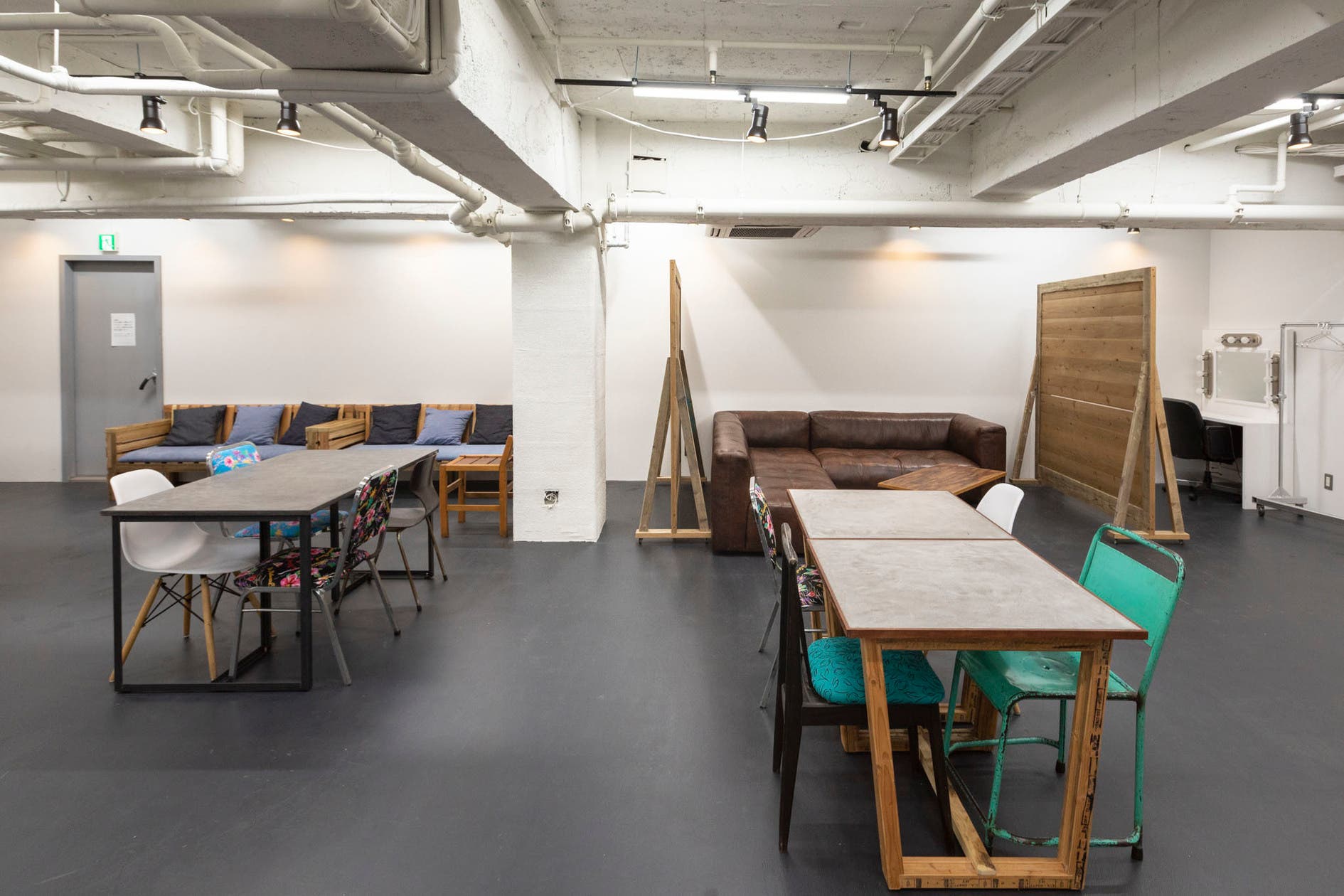 【JR赤羽駅徒歩3分】撮影イベント打ち合わせ等多目的にご利用いただけるレンタルスペース ※2025/12/31営業終了の写真4