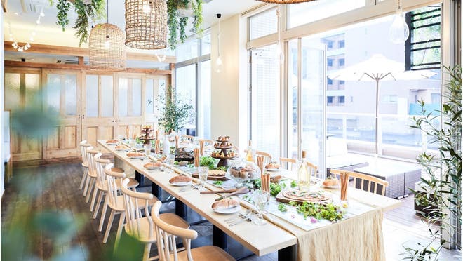 JR田町駅徒歩8分。運河沿いのロケーションでオープンエアーなレストランですの写真1