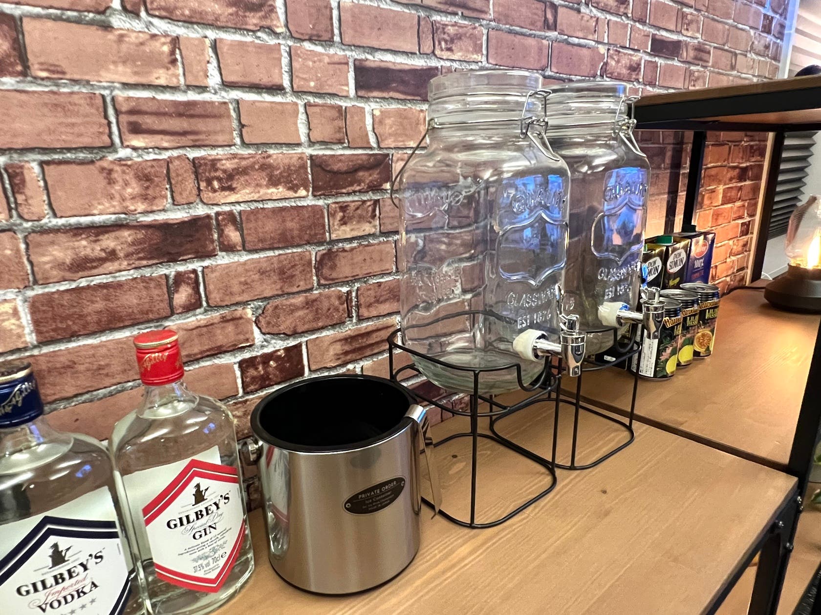 🎄森のクリスマス開催中!!🎄神田駅徒歩5分🚃本格電気式ピザ窯🍕75インチ大画面テレビ📺 14名ソファー席🛋️の写真15