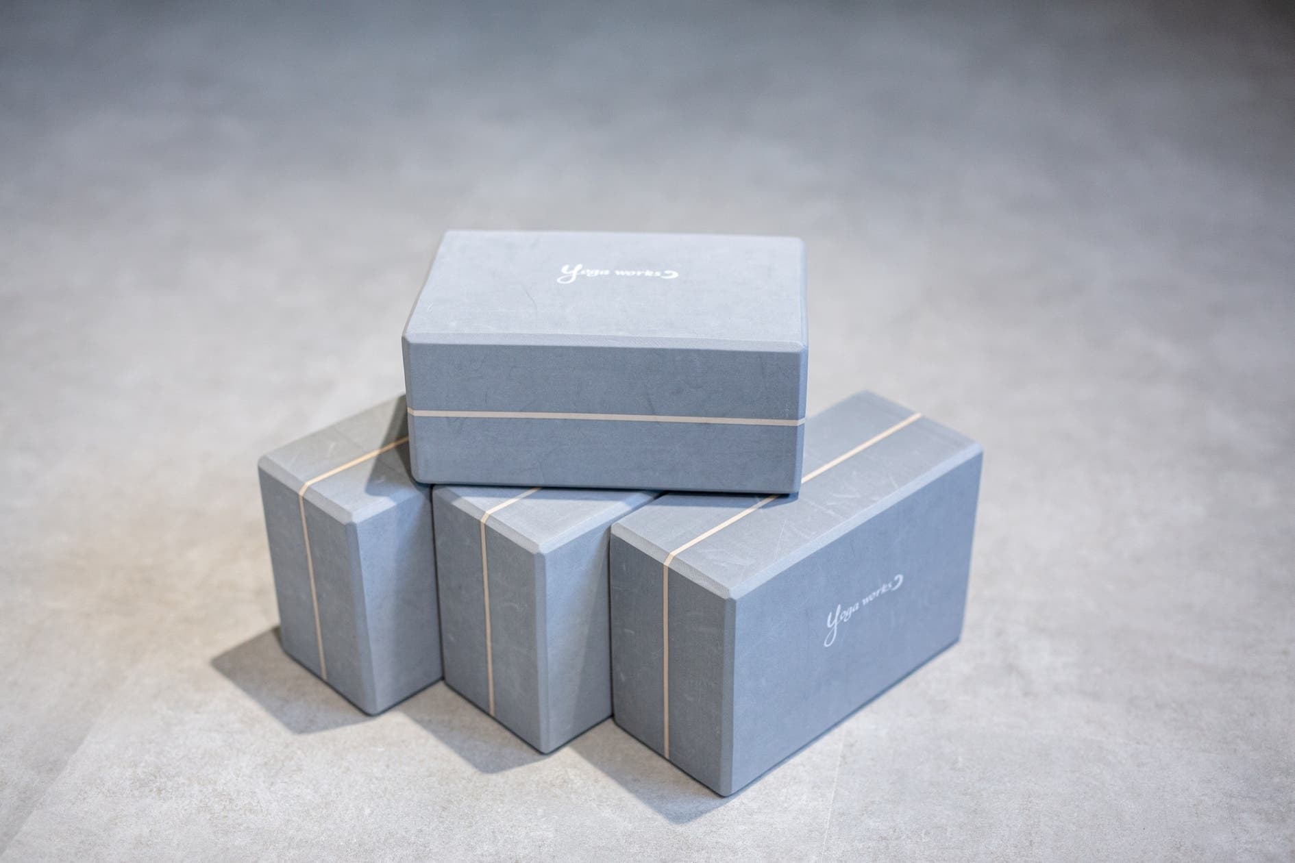 裸足専用スタジオ【京都河原町駅徒歩3分】ヨガプロップスが豊富なレンタルスタジオの写真14