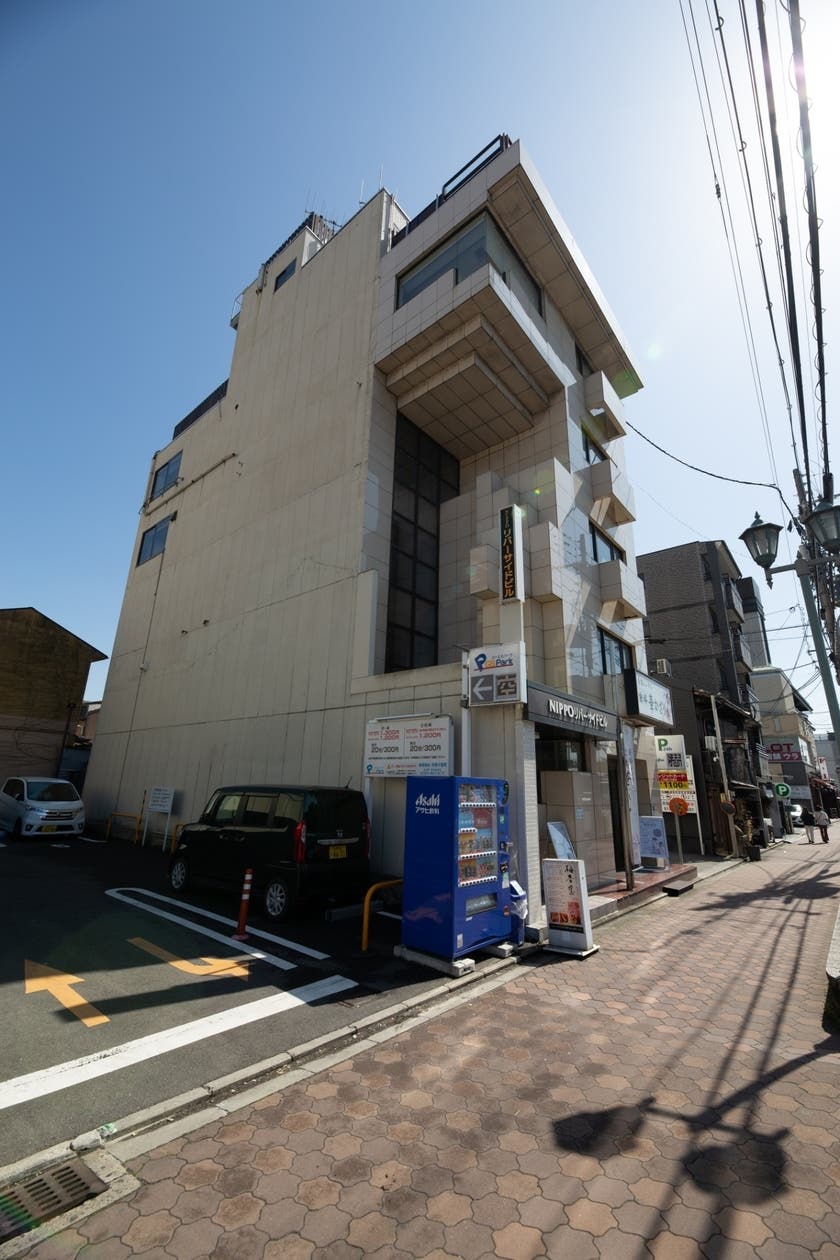 裸足専用スタジオ【京都河原町駅徒歩3分】ヨガプロップスが豊富なレンタルスタジオの写真10