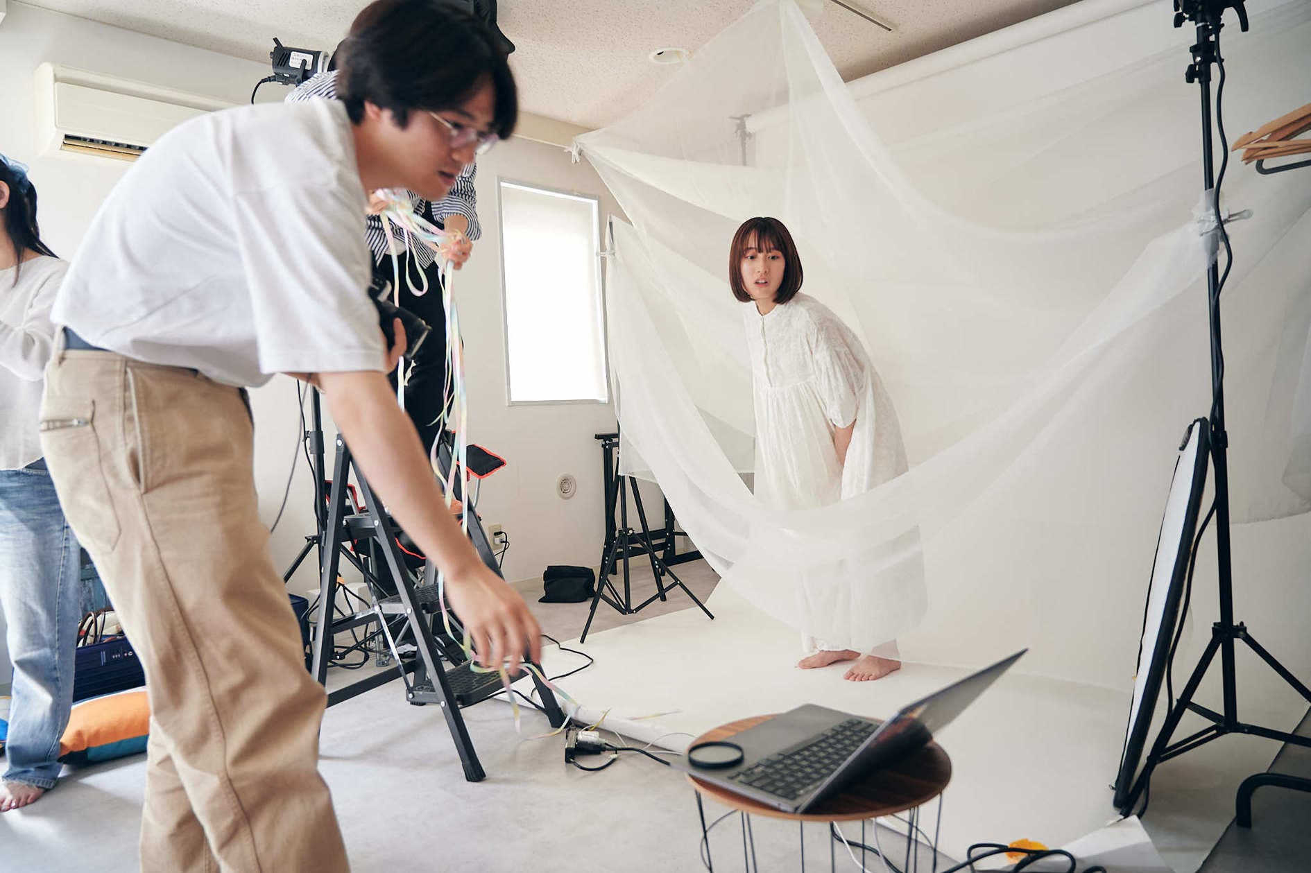 【渋谷神泉・フォトグラファー内装監修📸】自然光・大きめ採光窓&モノトーン背景、機材豊富で利用しやすい◎の写真4