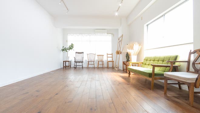 代々木ヴィンテージマンション内の自然光と木とドライフラワーに包まれたの空間の写真6