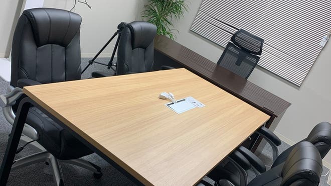 駅チカ、駐車場完備、スタイリッシュなビジネス感あふれる個室(302)の写真1