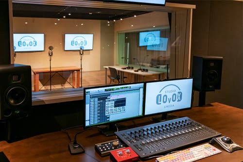 ■ 収録ブース併設の編集室の画像1