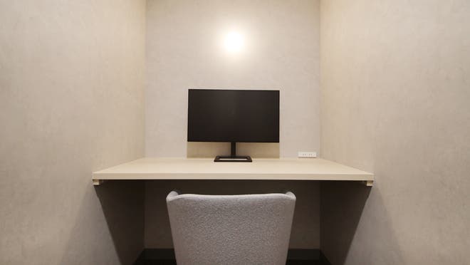 【JR花園駅前】1名用ワークブース/Wi-Fi/モニター/ZOOM/自習/いいオフィス花園駅前個室②の写真1