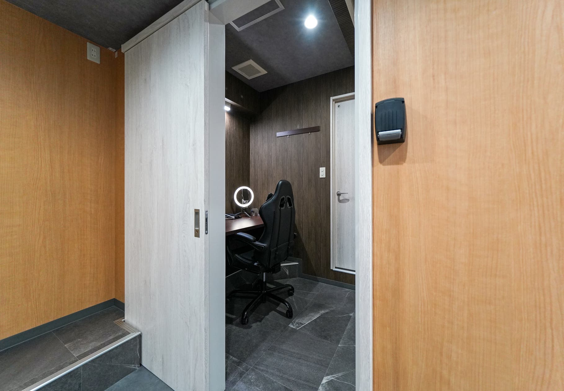 テレワークやリモートワーク、ミシン作業などに最適なお一人様用コアーキングスペース：完全個室！！の写真7