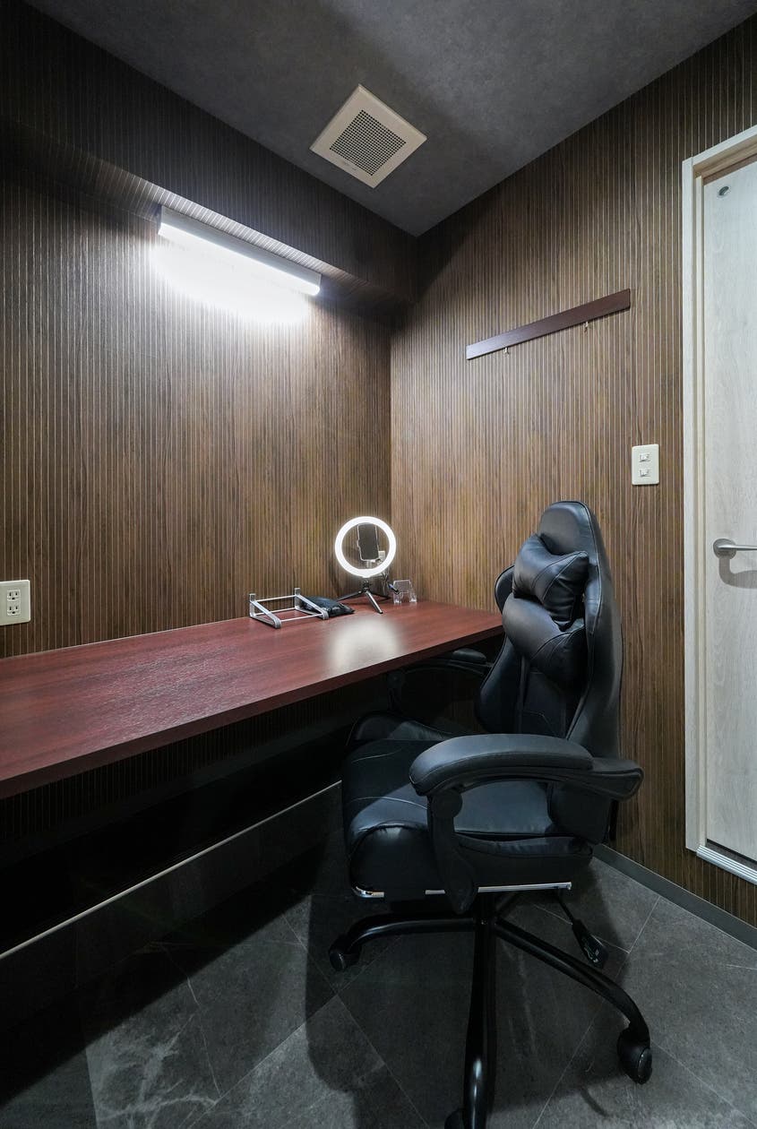 テレワークやリモートワーク、ミシン作業などに最適なお一人様用コアーキングスペース：完全個室！！の写真8