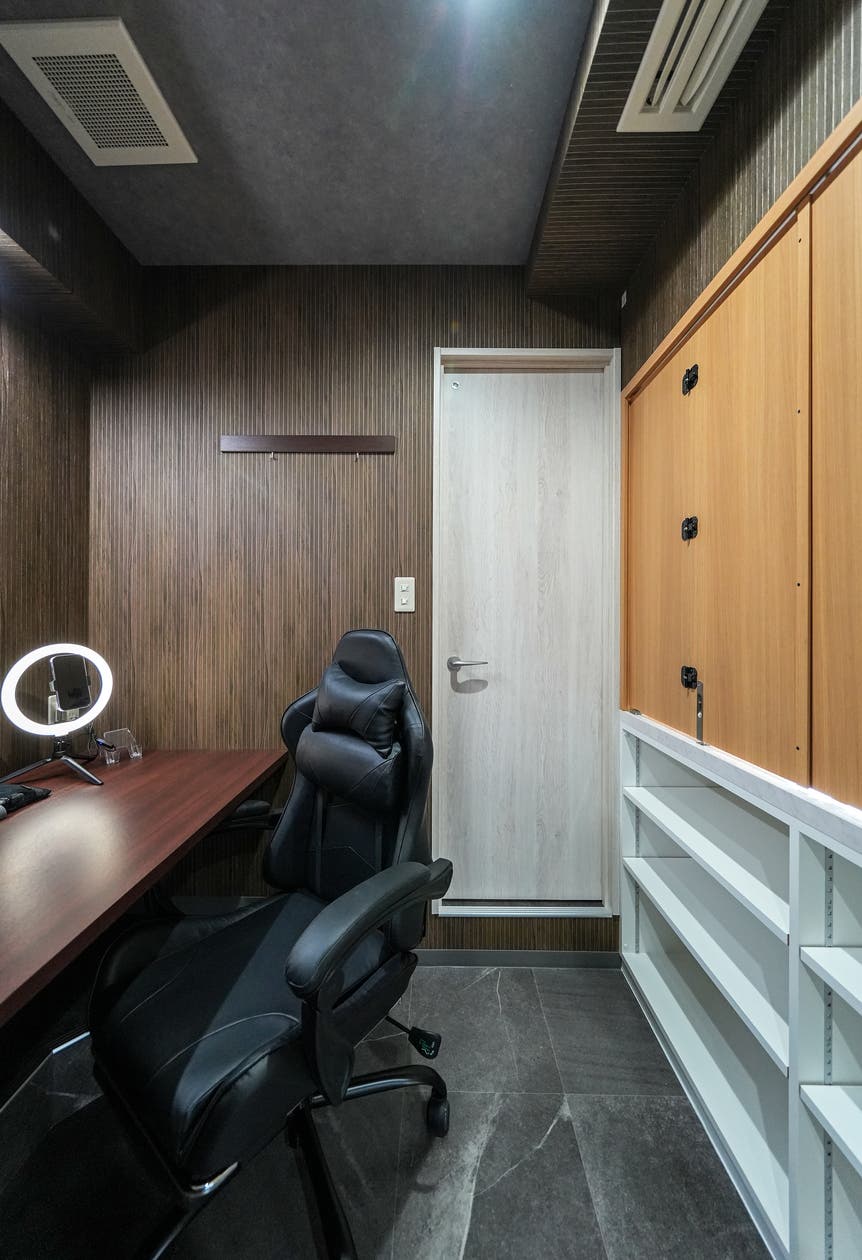 テレワークやリモートワーク、ミシン作業などに最適なお一人様用コアーキングスペース：完全個室！！の写真9