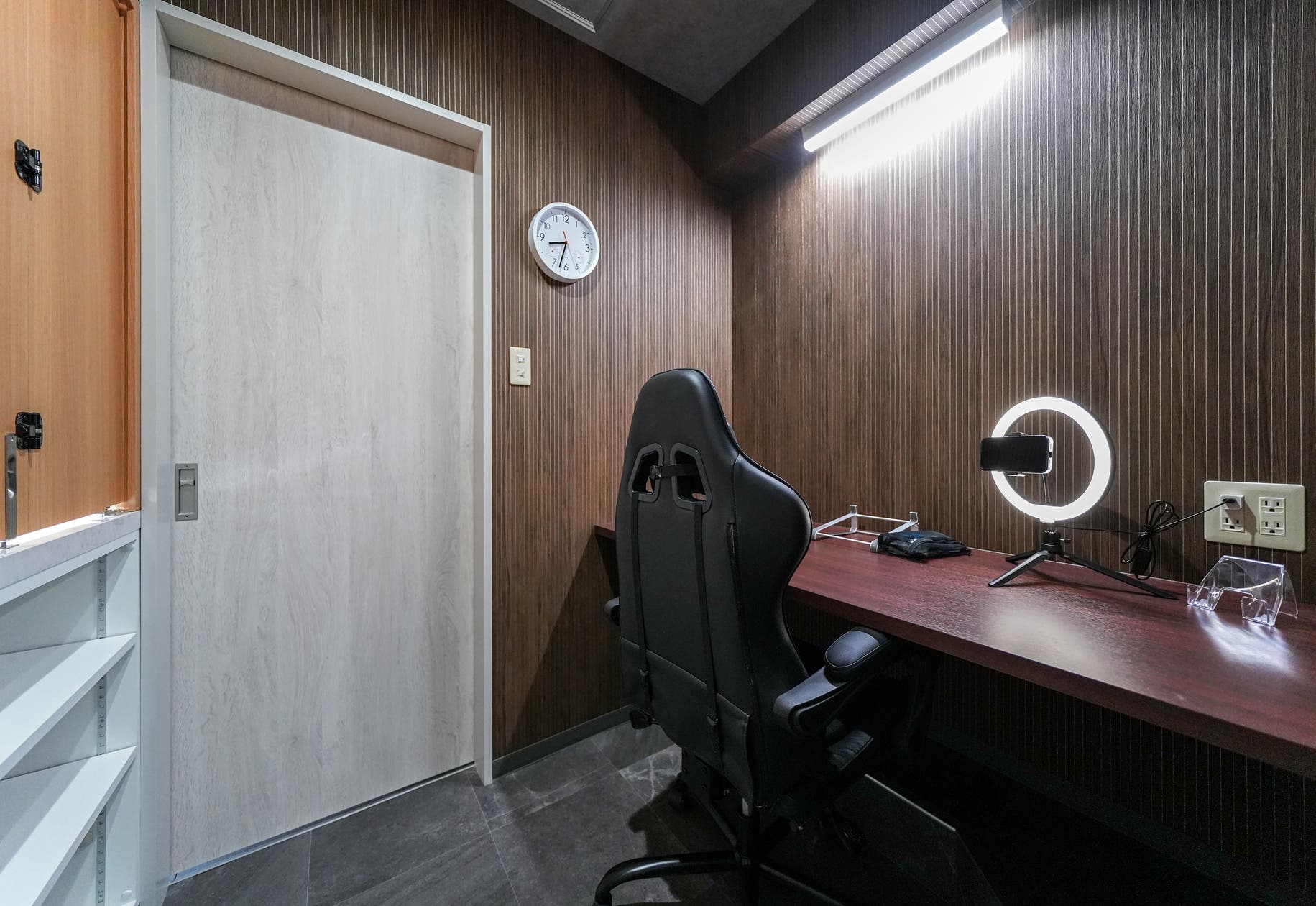 テレワークやリモートワーク、ミシン作業などに最適なお一人様用コアーキングスペース：完全個室！！の写真13