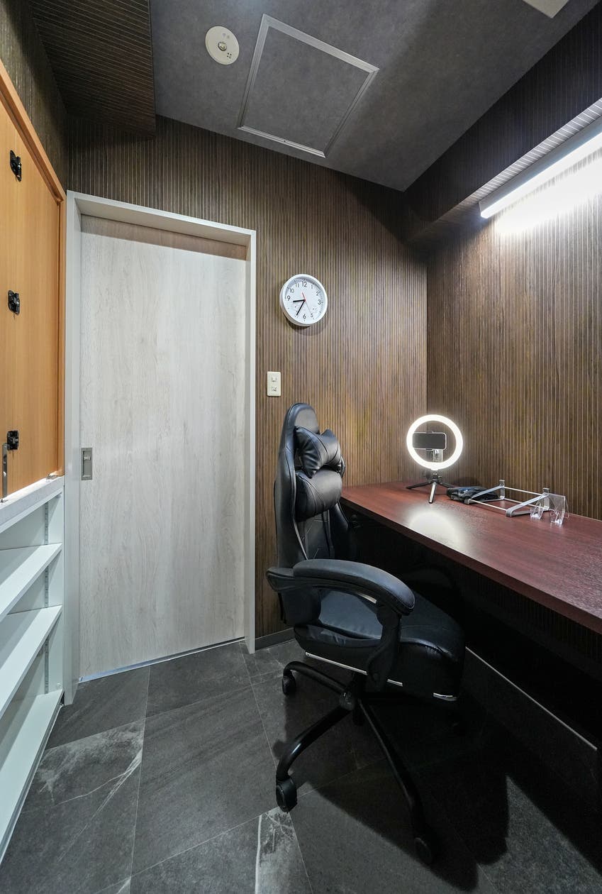 テレワークやリモートワーク、ミシン作業などに最適なお一人様用コアーキングスペース：完全個室！！の写真15