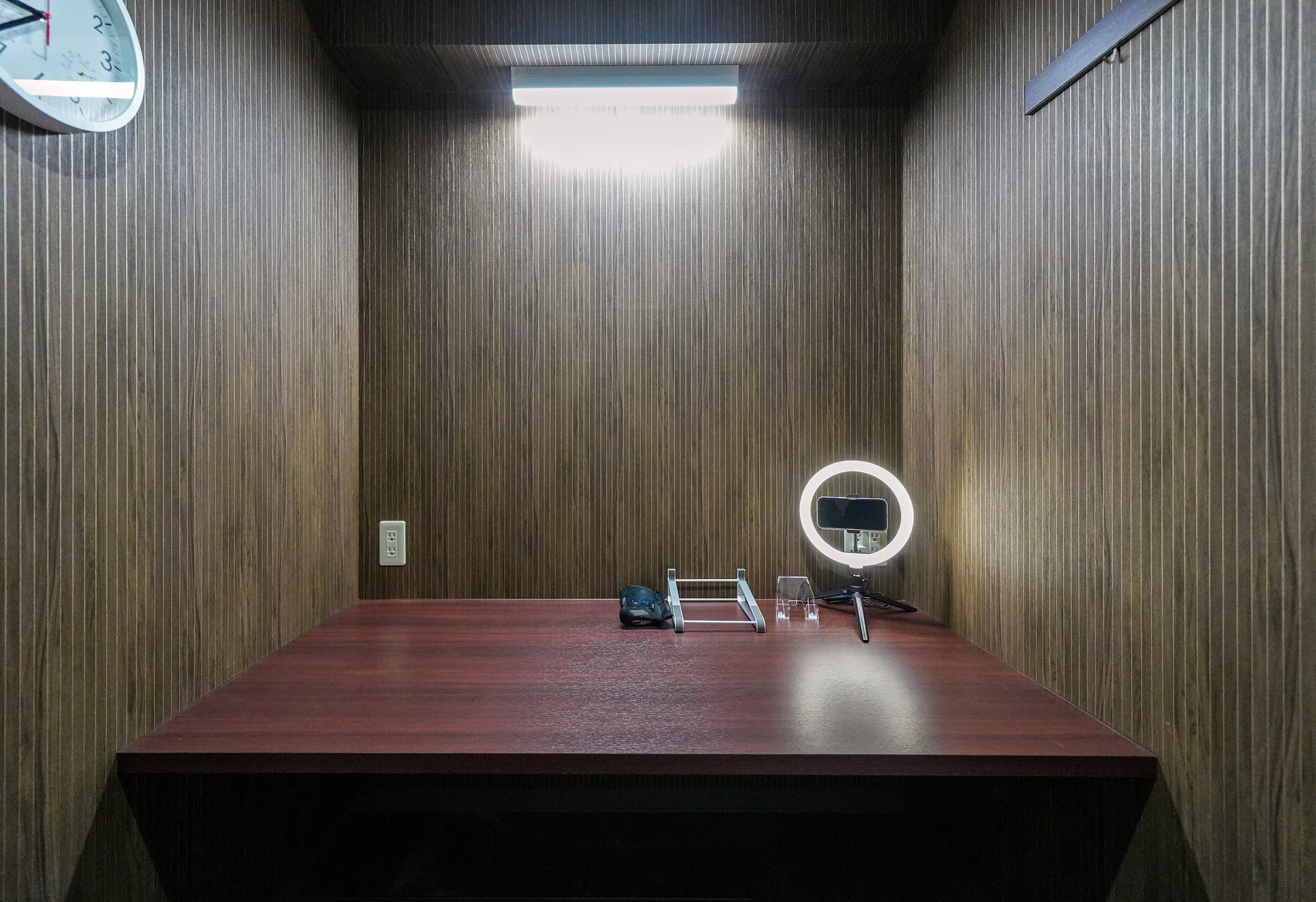 テレワークやリモートワーク、ミシン作業などに最適なお一人様用コアーキングスペース：完全個室！！の写真17