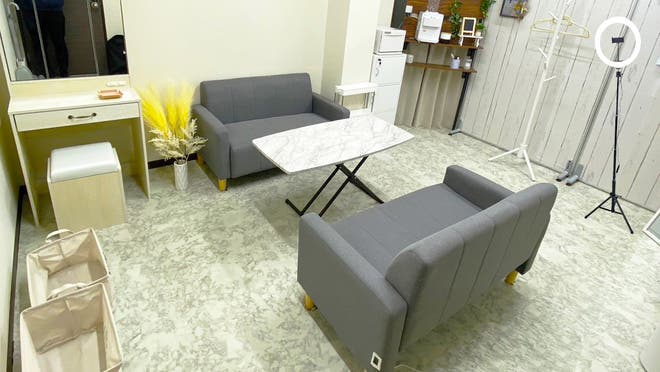 【☆心斎橋駅 徒歩3分☆】 「完全貸切 / 白を基調としたサロン風のくつろぎスペース☕️」の写真1