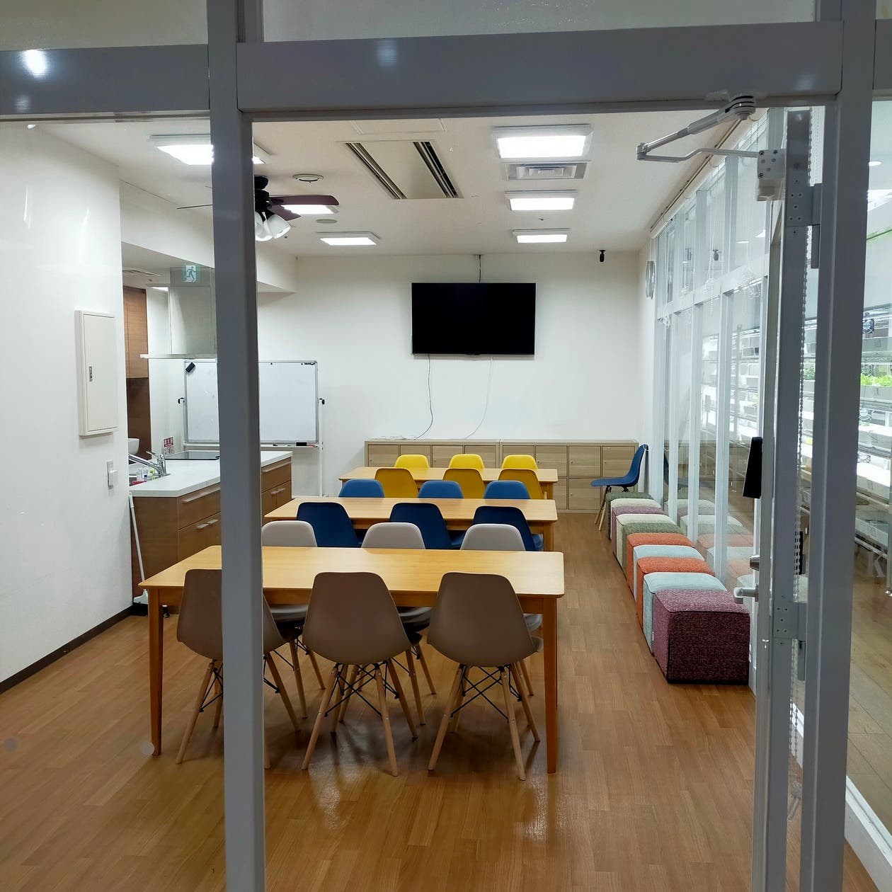 【CROSS WORK名古屋グローバルゲート】ささしまライブ駅直結、グローバルゲート内！キッチン付きコミュニティラウンジの写真2