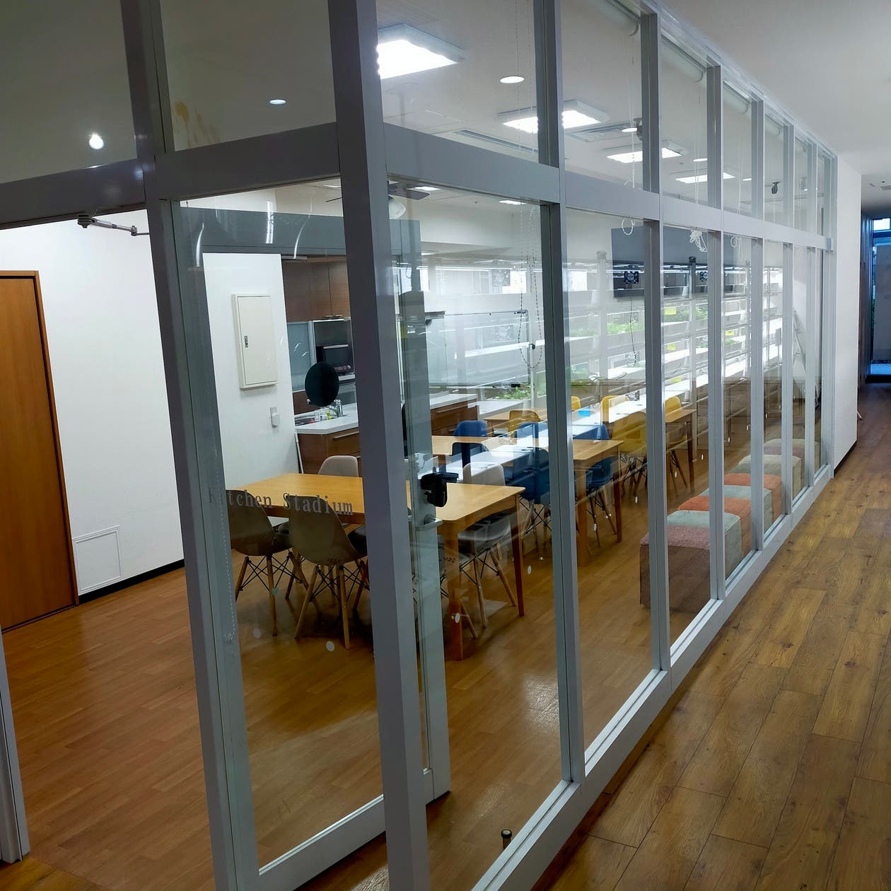 【CROSS WORK名古屋グローバルゲート】ささしまライブ駅直結、グローバルゲート内！キッチン付きコミュニティラウンジの写真5