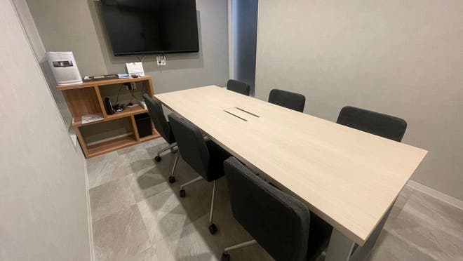 会議室(1~6人用)Wi-Fi完備/大型モニター/WEB会議/フリードリンクの写真2