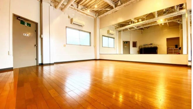 《ヒーロースタジオ》池田市のレンタルダンススタジオ!ピアノ有り!ダンス・楽器演奏・撮影〈大型鏡有〉の写真1