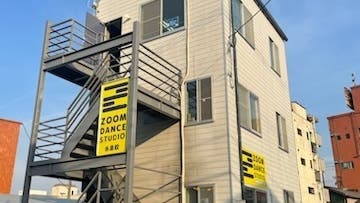 スタジオ2階 筑前前原駅より徒歩1分 ダンススタジオ営業時間外にレンタルスペースとしていかがですか?の写真2