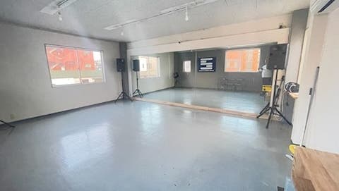 スタジオ2階 筑前前原駅より徒歩1分 ダンススタジオ営業時間外にレンタルスペースとしていかがですか?の写真3