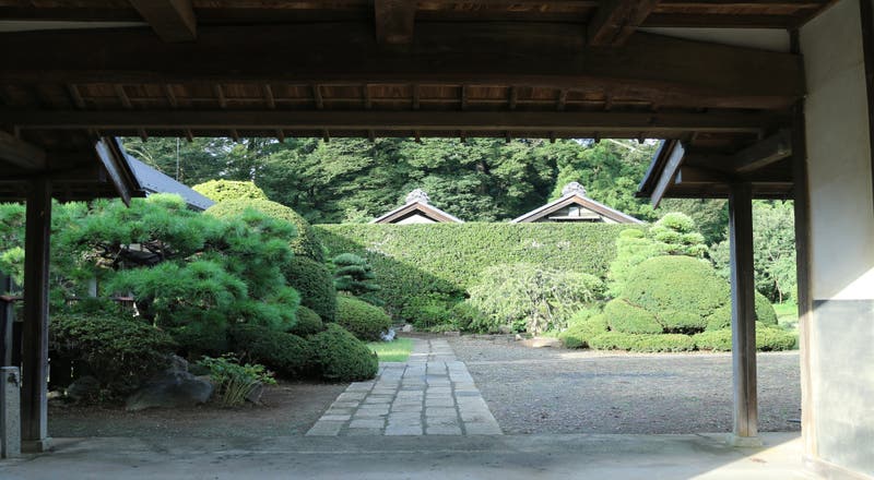 立派な長屋門と三間つづき和室が当時の豊かな暮らしを忠実再現！蔵・裏山・塀など欲しいカットをまとめて撮れる江戸時代の屋敷