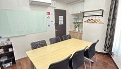 【2/6リニューアルOPEN:ゆるり新宿西口】駅から徒歩30秒、JR新宿駅からも地下通路で5分。ミーティングからテレワークまで。の写真3