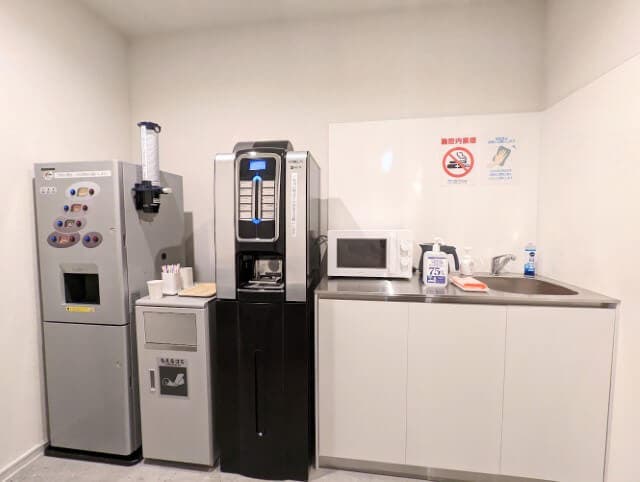 【チャットルーム2】1人用個室　有線/Wi-Fi完備/フリードリンク/駐車場付きの写真5