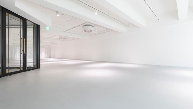 大阪本町駅近の白く洗練されたレンタルスペースの写真2