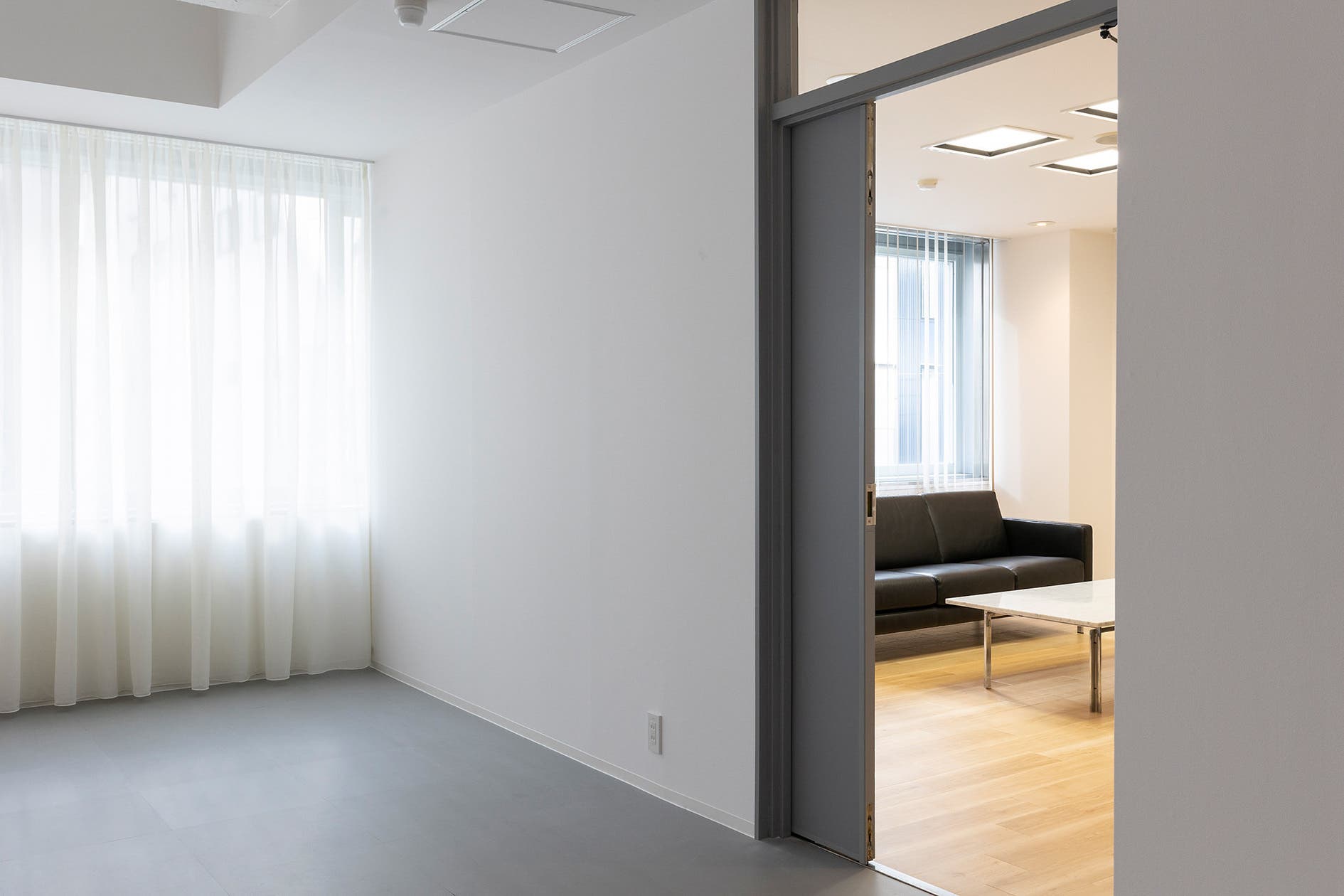 大阪本町駅近の白く洗練されたレンタルスペースの写真8