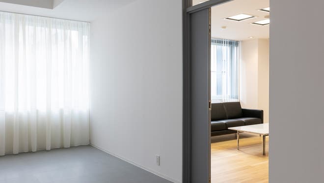 大阪本町駅近の白く洗練されたレンタルスペースの写真8