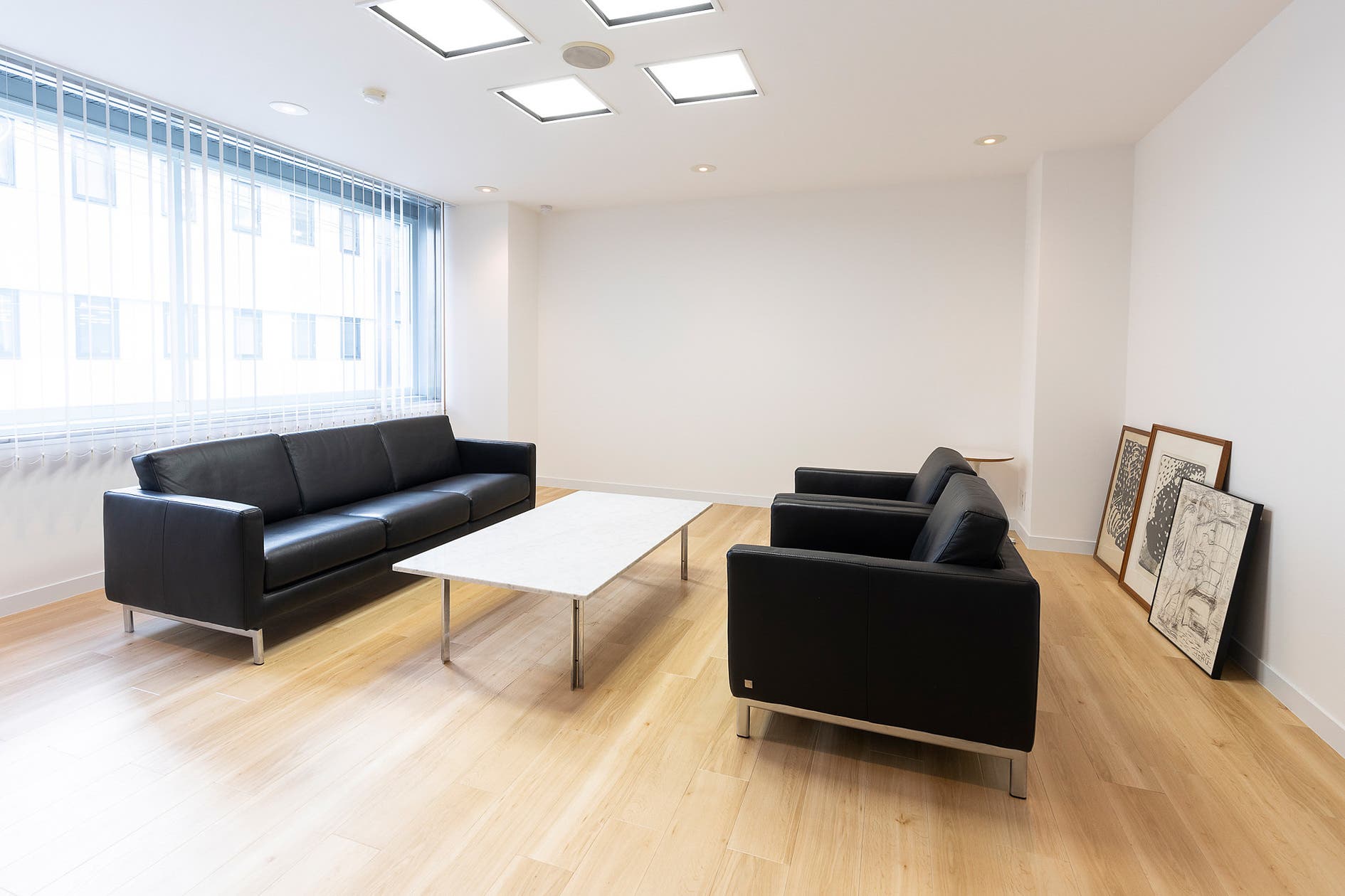 大阪本町駅近の白く洗練されたレンタルスペースの写真10