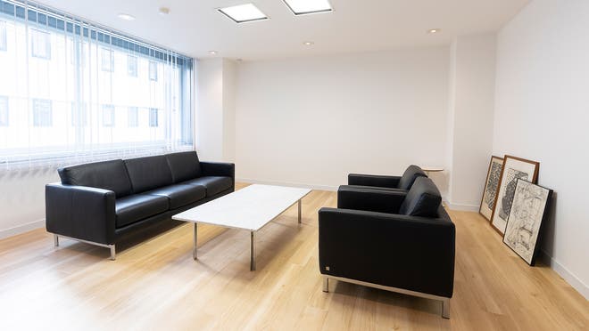 大阪本町駅近の白く洗練されたレンタルスペースの写真10