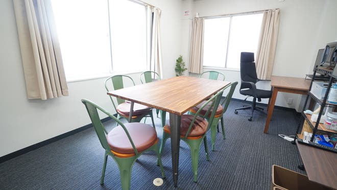 <ワークルーム神戸元町>駅近🚃Wi-Fi📶モニター🖥動画配信サービス視聴可👀テレワーク/Zoom/会議/商談/作業場所の写真3