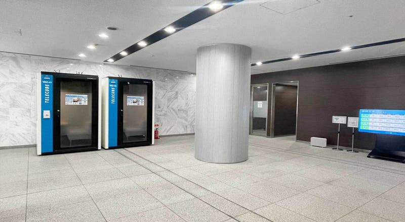 【テレキューブ】DPスクエア錦の個室型ワークブース（182-01）です。視線と音を遮る、プライベートな集中環境。