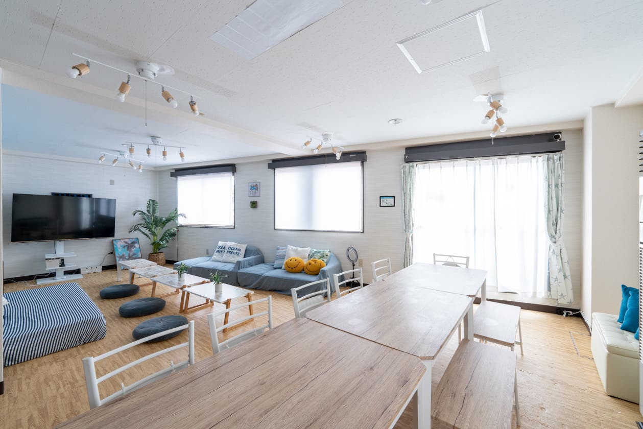 メリクリ🎉🎅✨ひろびろ50㎡✨ふんわりやわらか床🎵100インチスクリーン📺ボドゲ充実👍24時間営業⌚終電待ちに😊の写真15