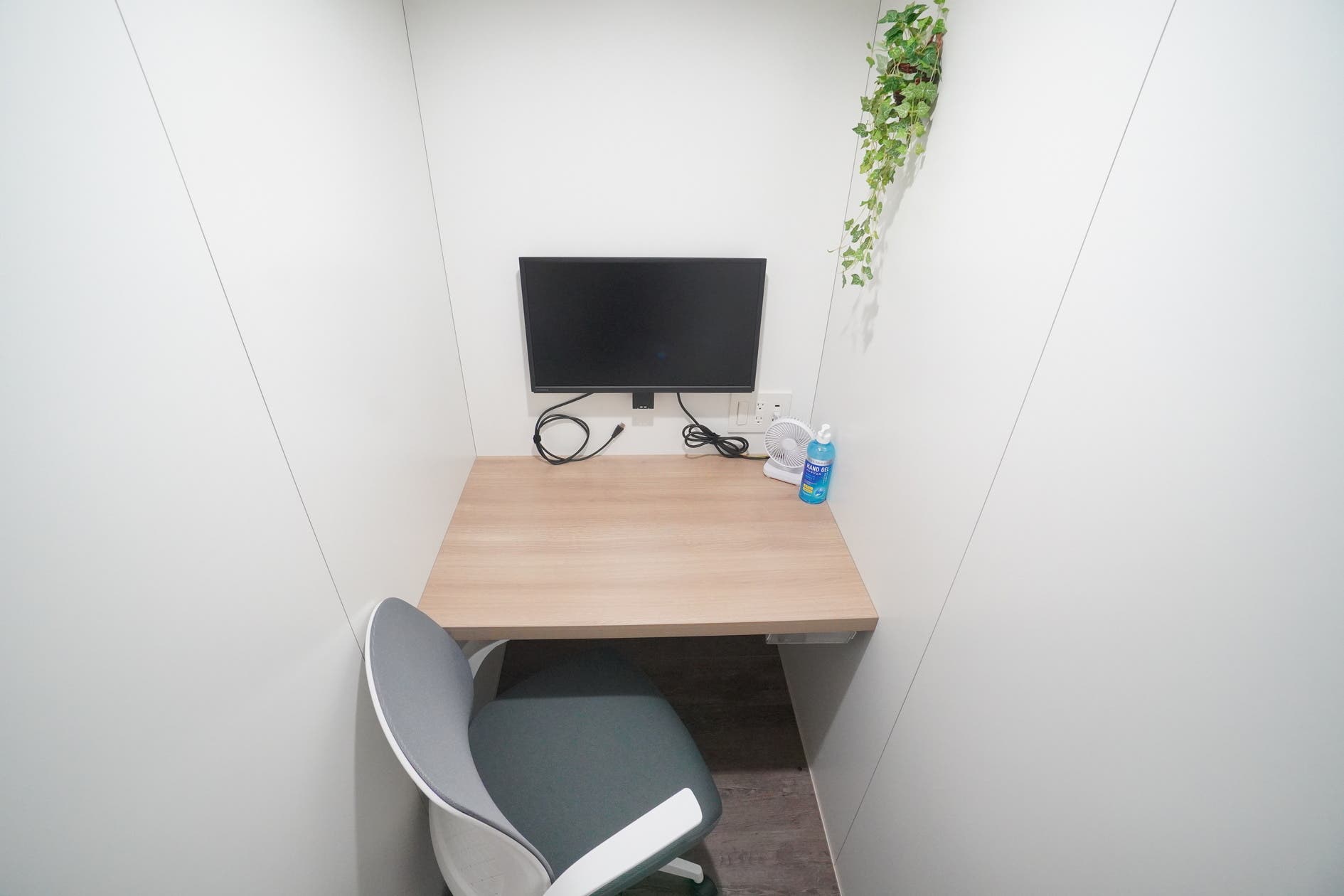 ＜PaO Work 新大阪No.2＞完全個室ワークブース💼光回線Wi-Fi📶モニター🖥テレワーク/ZOOM/面接/自習/作業場所の写真4