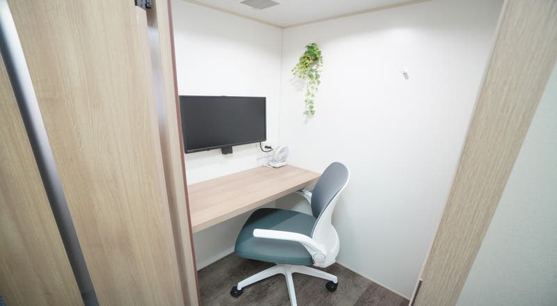 ＜シュシュWork新大阪No.1＞完全個室💼Wi-Fi📶モニター🖥テレワーク/ZOOM/自習/作業場所