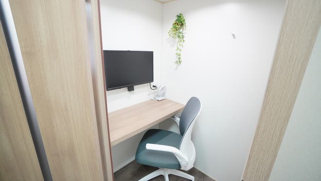 <シュシュWork新大阪No.1>完全個室💼Wi-Fi📶モニター🖥テレワーク/ZOOM/自習/作業場所の写真1