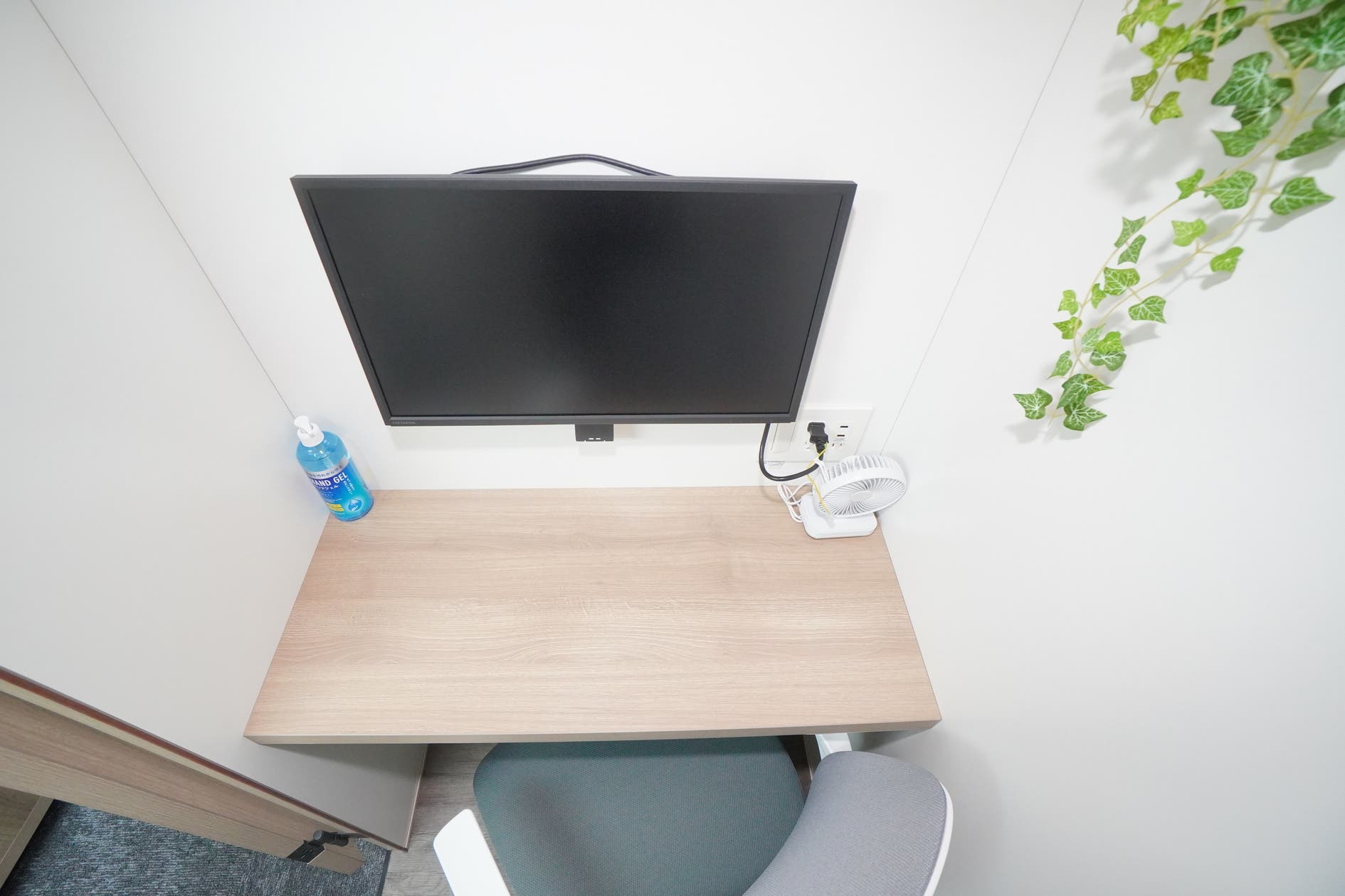 ＜シュシュWork新大阪No.1＞完全個室💼Wi-Fi📶モニター🖥テレワーク/ZOOM/自習/作業場所の写真6