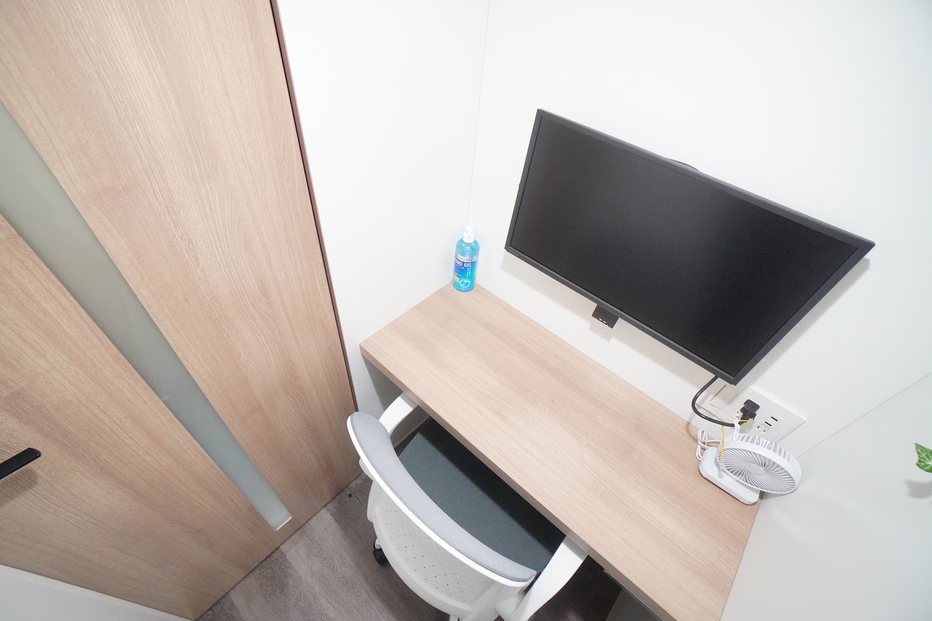 ＜シュシュWork新大阪No.2＞完全個室💼Wi-Fi📶モニター🖥テレワーク/ZOOM/自習/作業場所の写真5